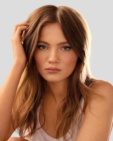 Freya Allan Age, Ethnicity, Height, Husband, Movies, TV Shows